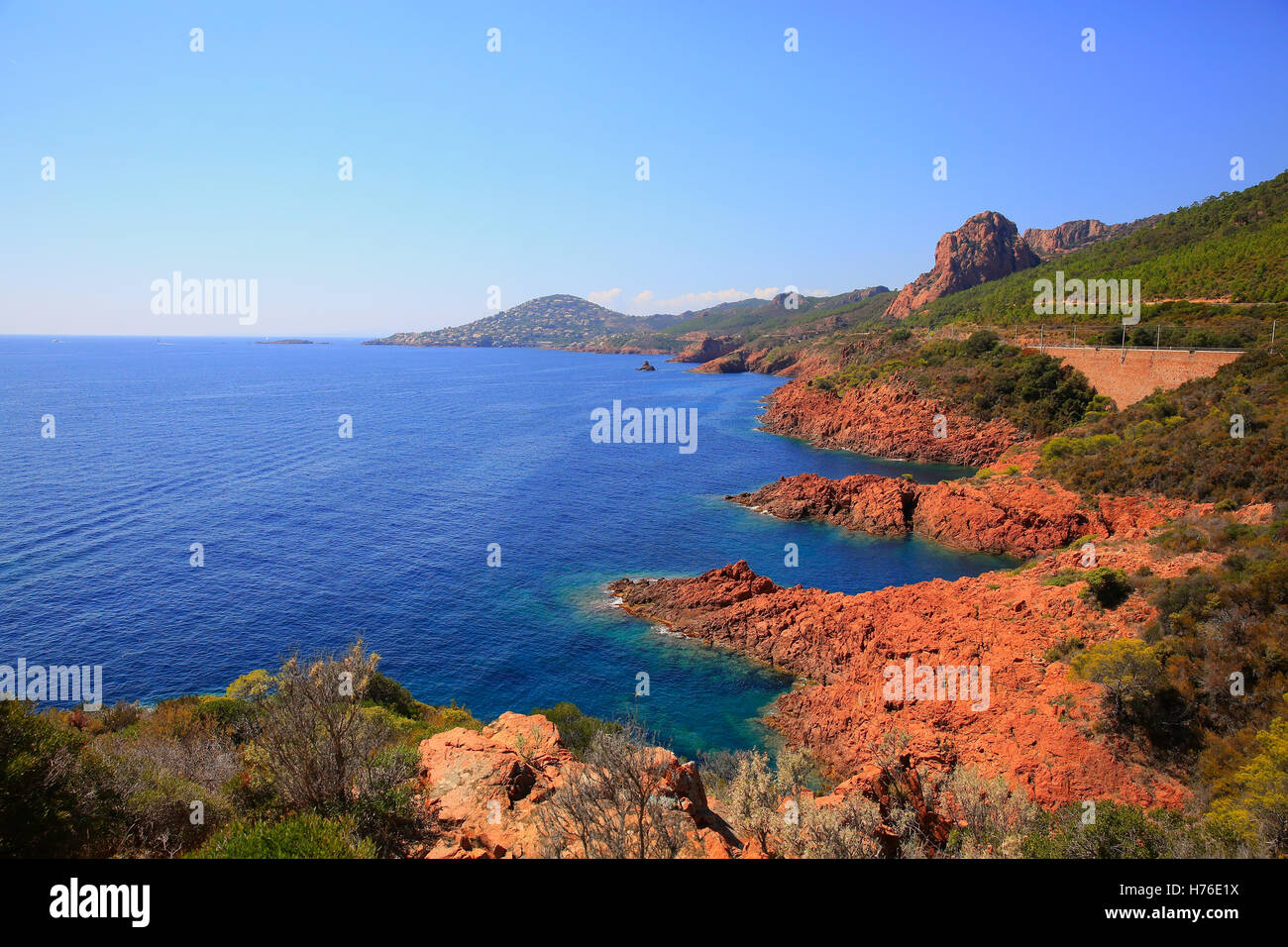 Roches rouges de l'Esterel côte méditerranéenne, la plage et la mer ...