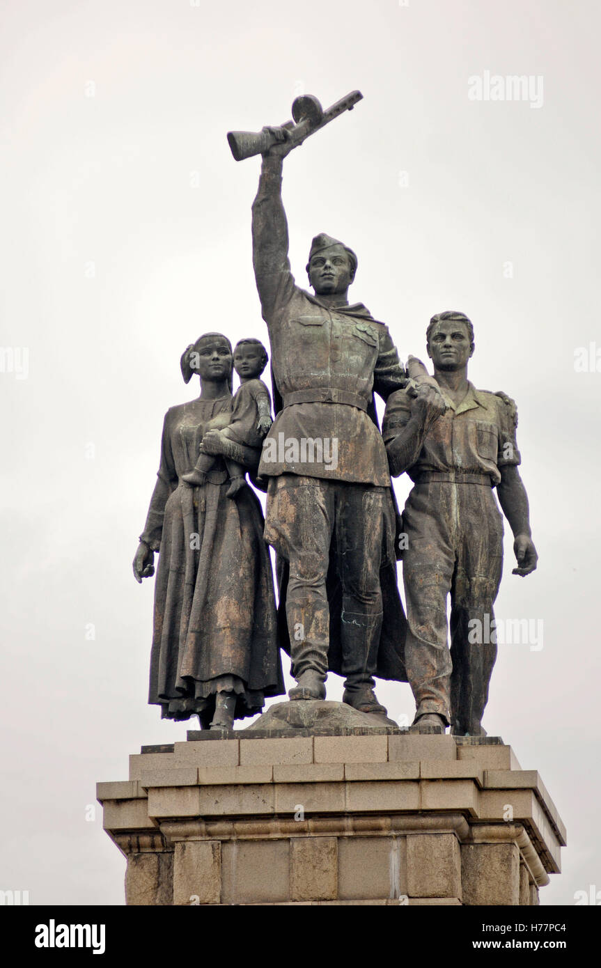 Monument à l'armée soviétique. Sofia, Bulgarie. Soldat de l'armée ...