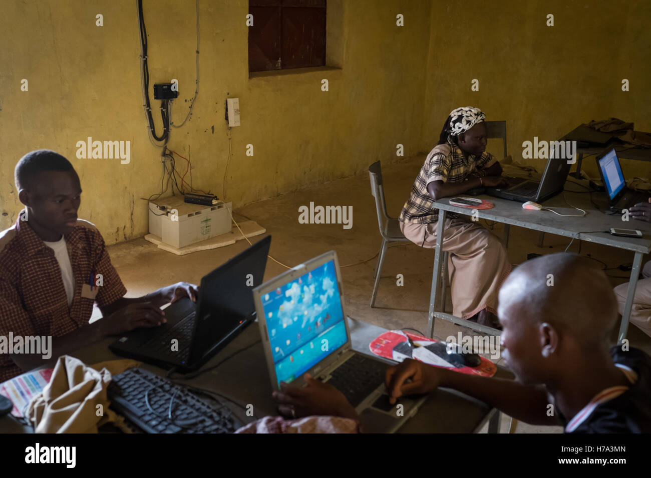 Africa school computer Banque de photographies et d’images à haute ...
