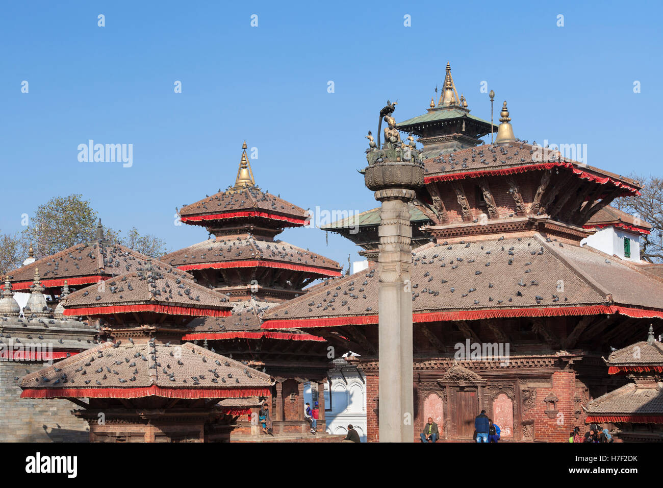 Le roi Pratap Malla en face de l'Jagannath temple, Durbar Square ...