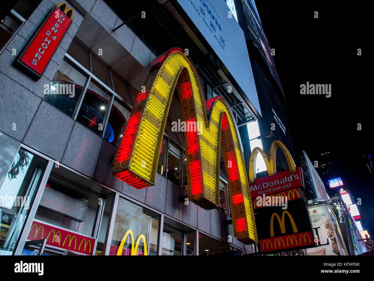 Mcdonalds times square Banque de photographies et d’images à haute ...