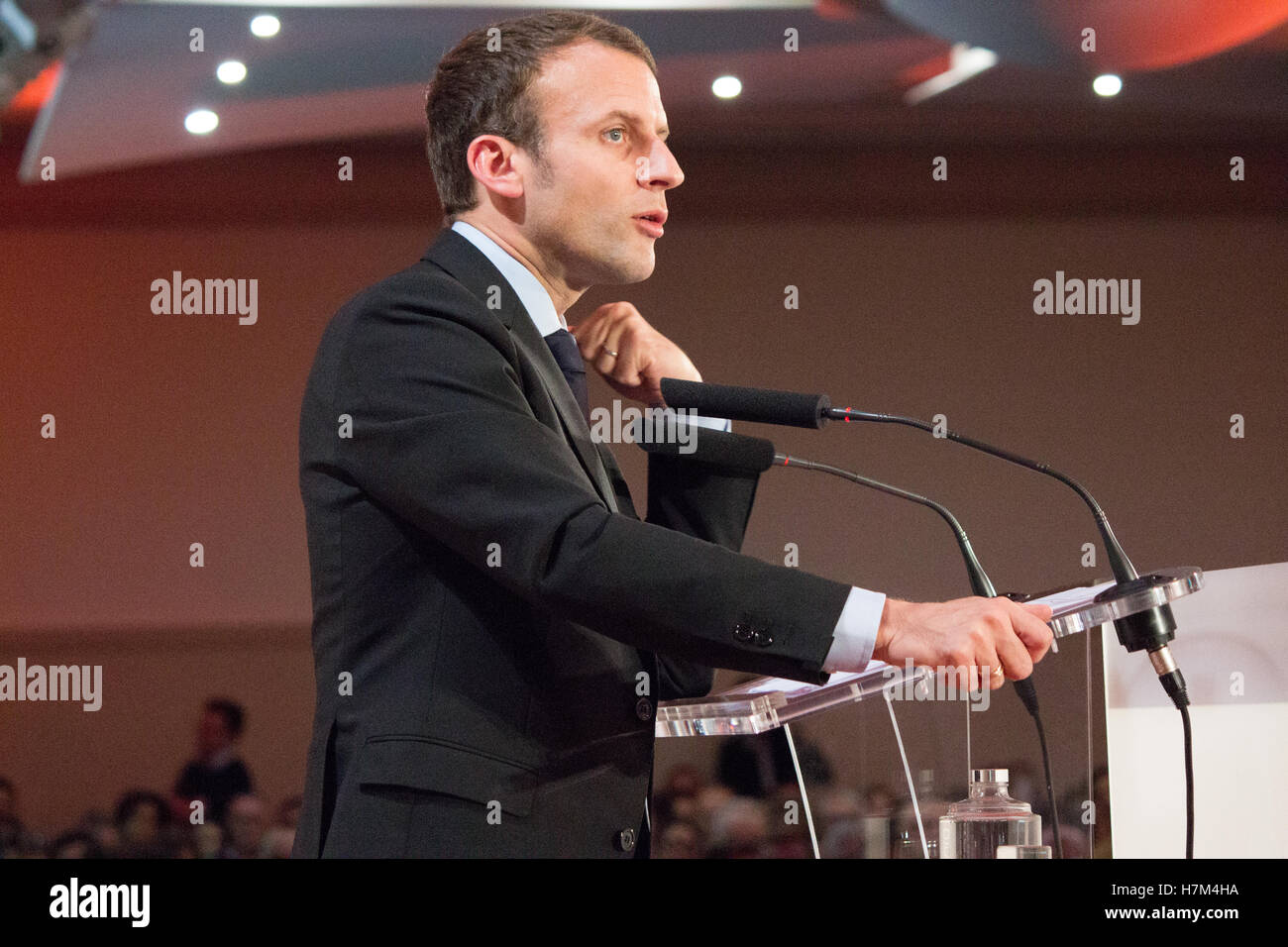 Emmanuel macron Banque de photographies et d’images à haute résolution ...