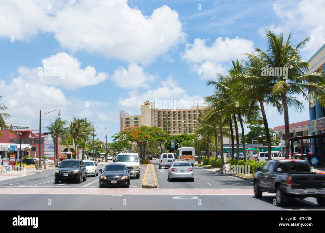 Guam USA territoire la circulation sur la rue Main à la baie de Tumon ...