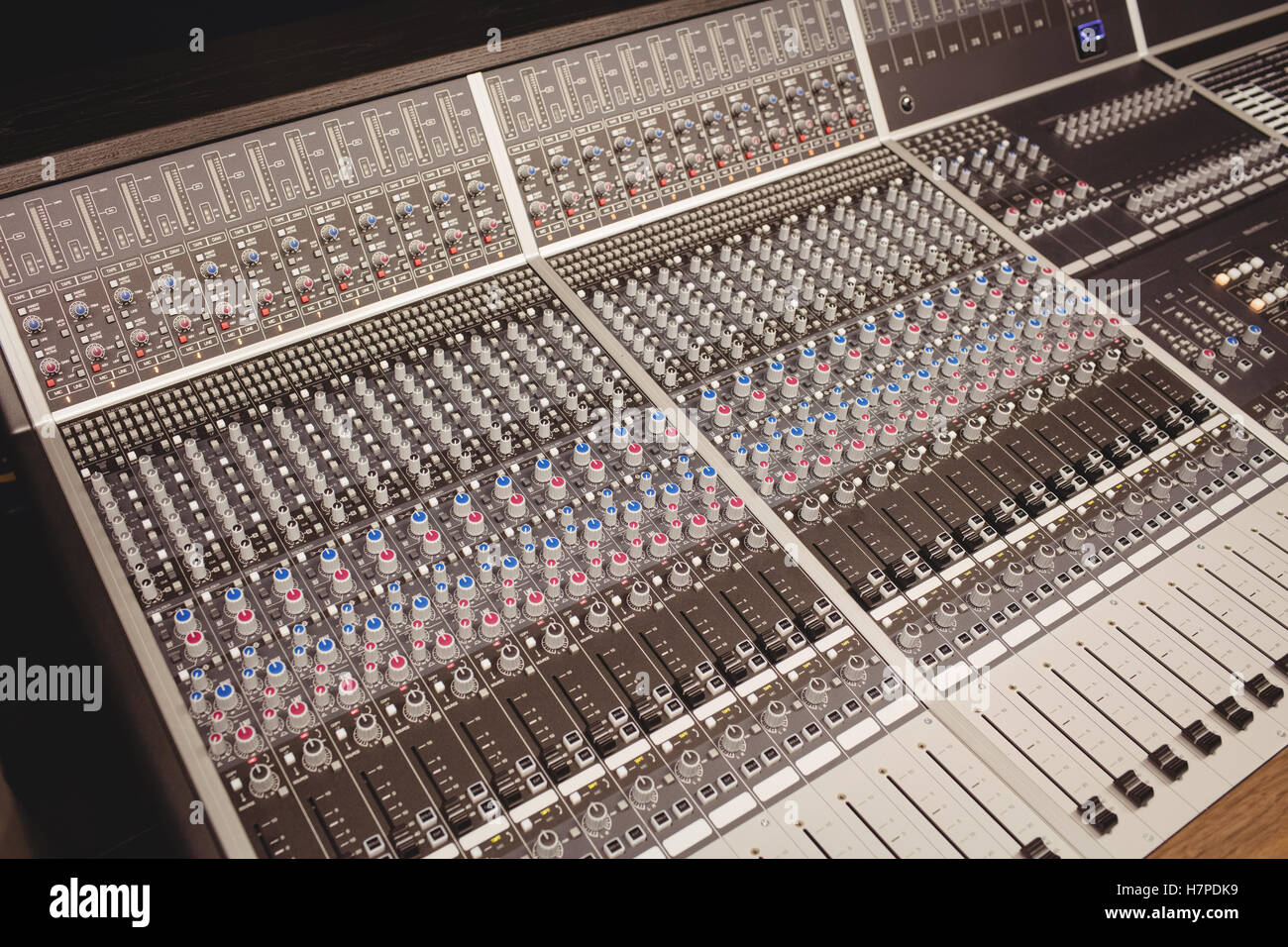 Sound mixer Banque de photographies et d’images à haute résolution - Alamy