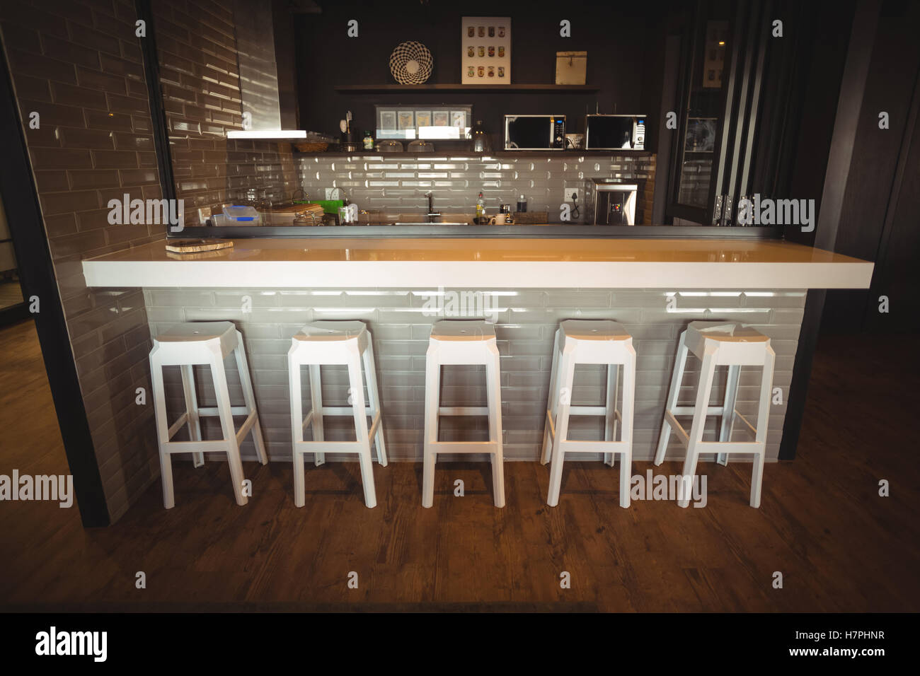 Cafe counter Banque de photographies et d’images à haute résolution - Alamy