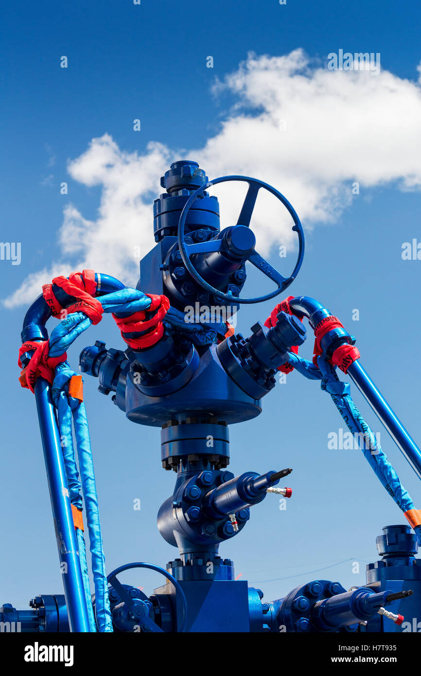 Tête de puits de pétrole Banque de photographies et d’images à haute ...