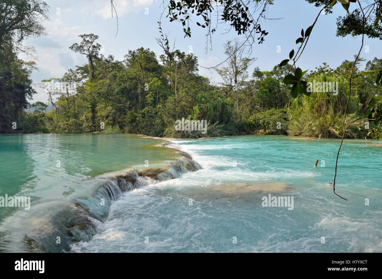 Cascadas de agua azul Banque de photographies et d’images à haute ...