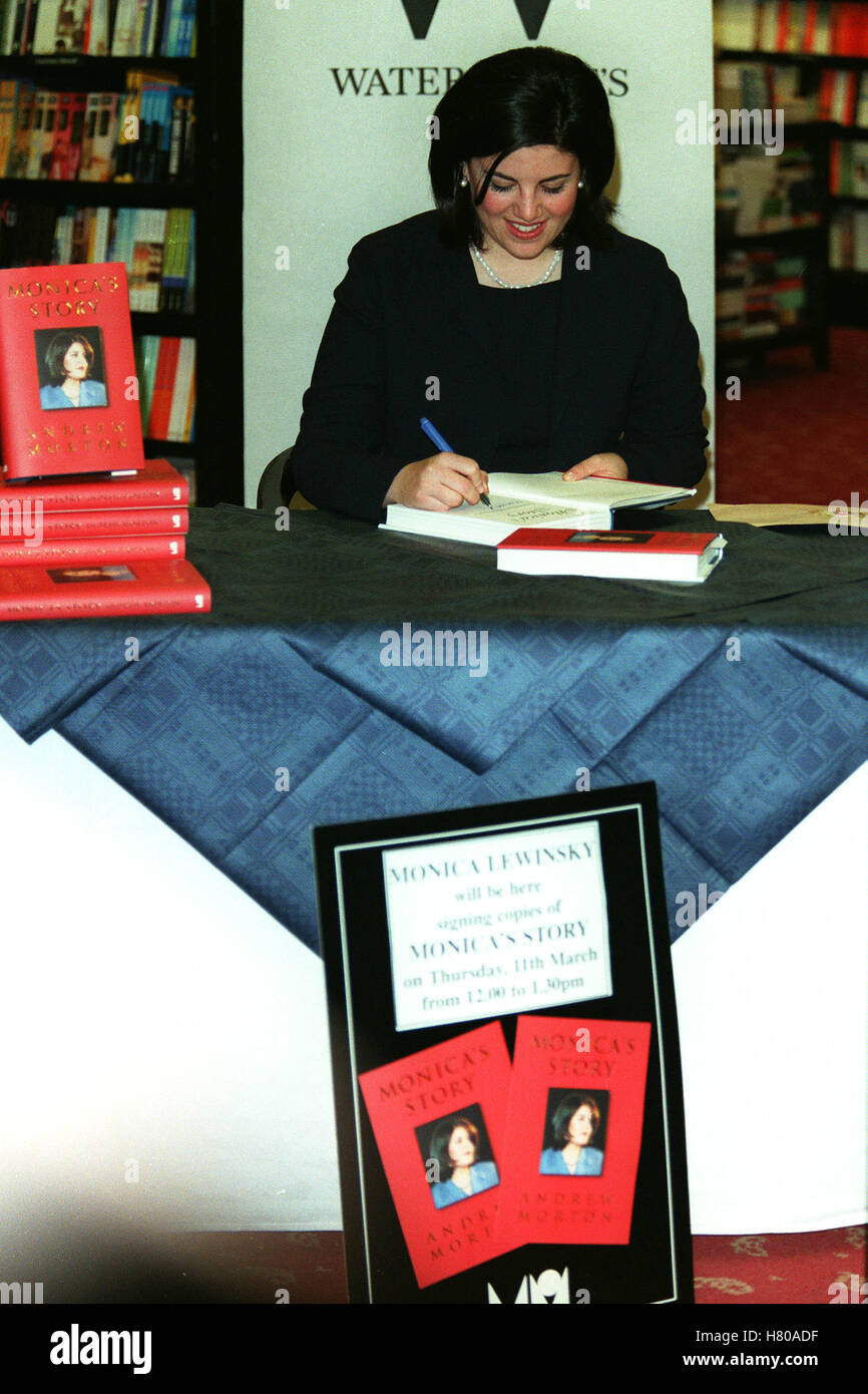 Monica lewinsky book signing Banque de photographies et d’images à ...