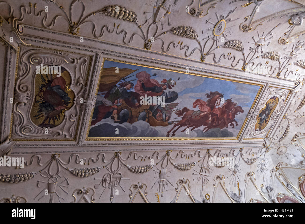 Au plafond de la salle principale du palais Wallenstein se trouve une ...