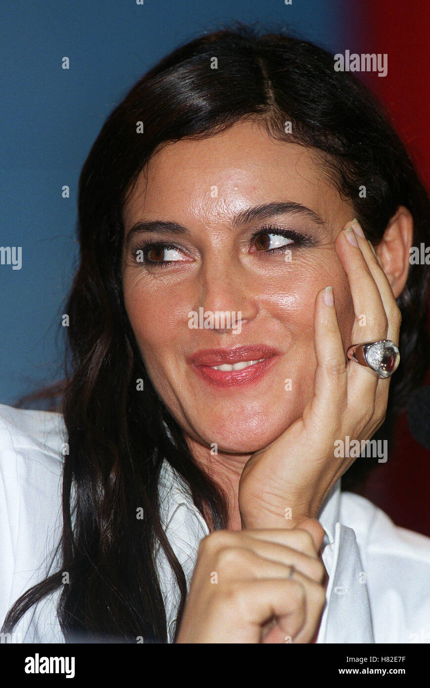MONICA BELLUCCI AU FESTIVAL DE BERLIN 2001 POTSDAMER PLATZ BERLIN ...