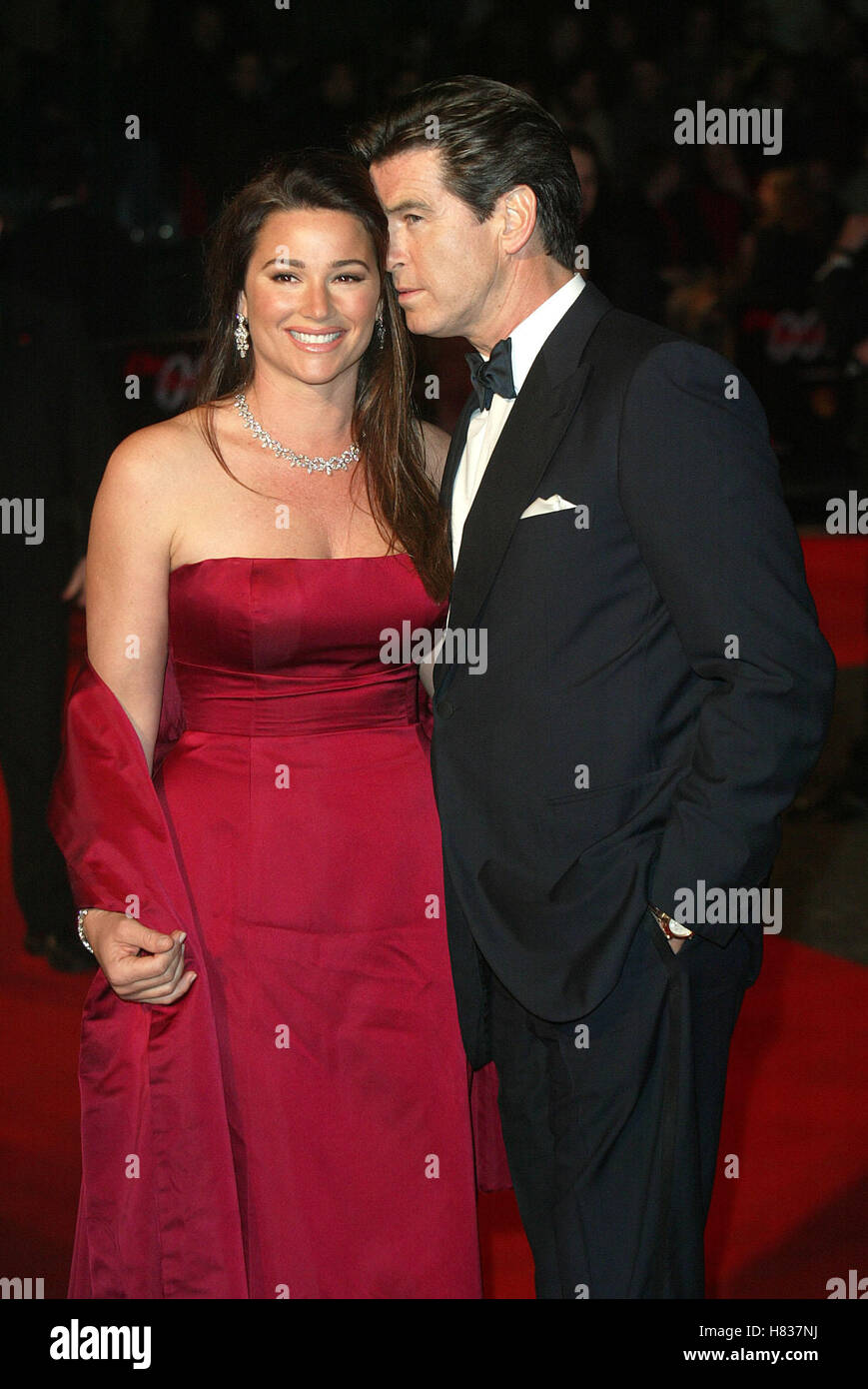 Pierce brosnan keely shaye die Banque de photographies et d’images à ...