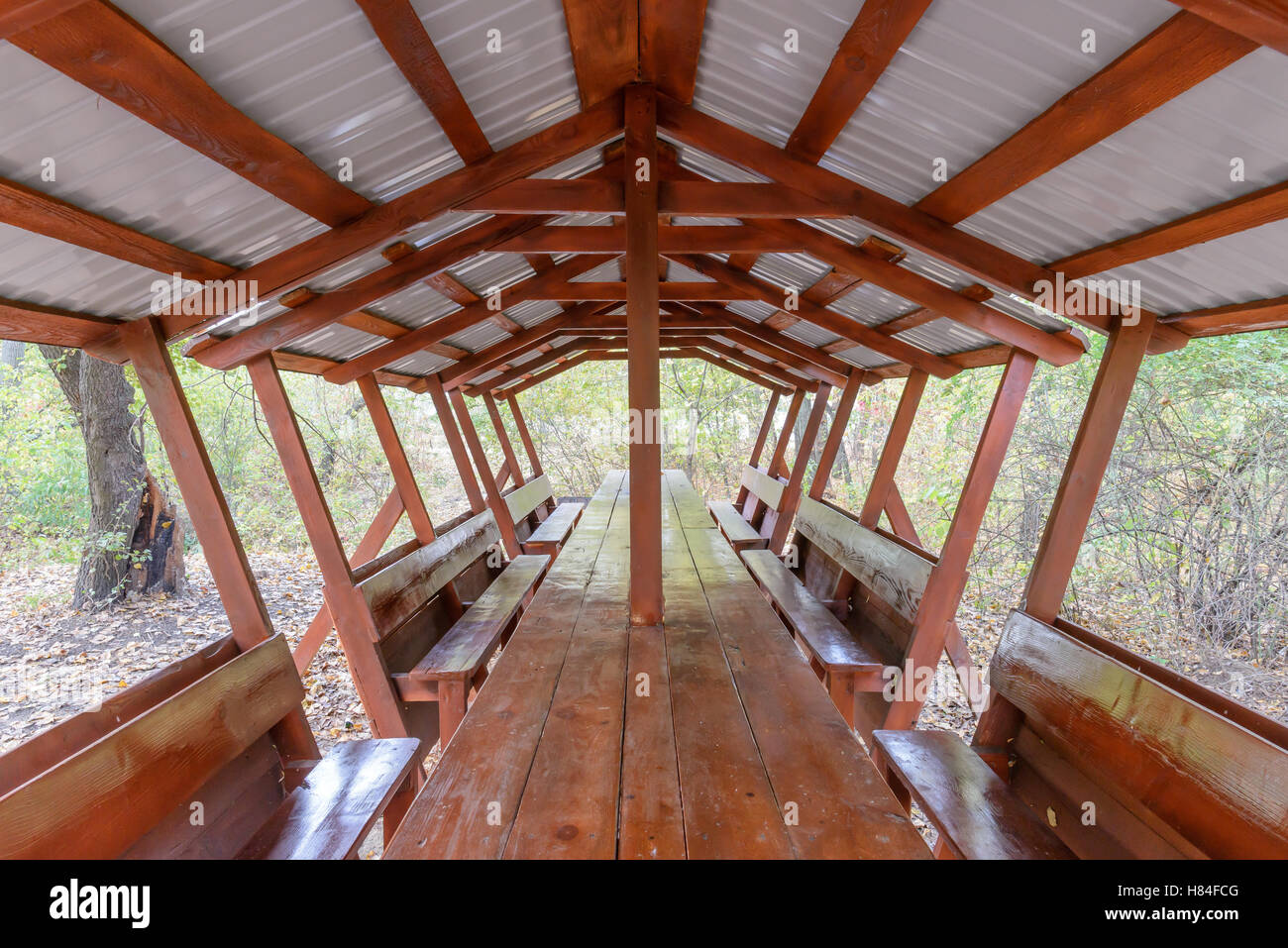 Structure de pique nique en bois Banque de photographies et d’images à ...