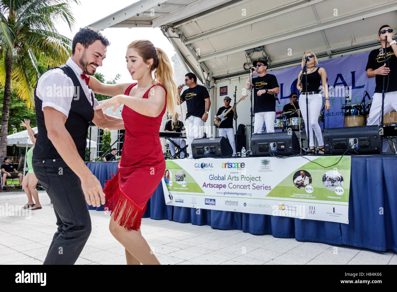 Danseurs de salsa cubains Banque de photographies et d’images à haute ...