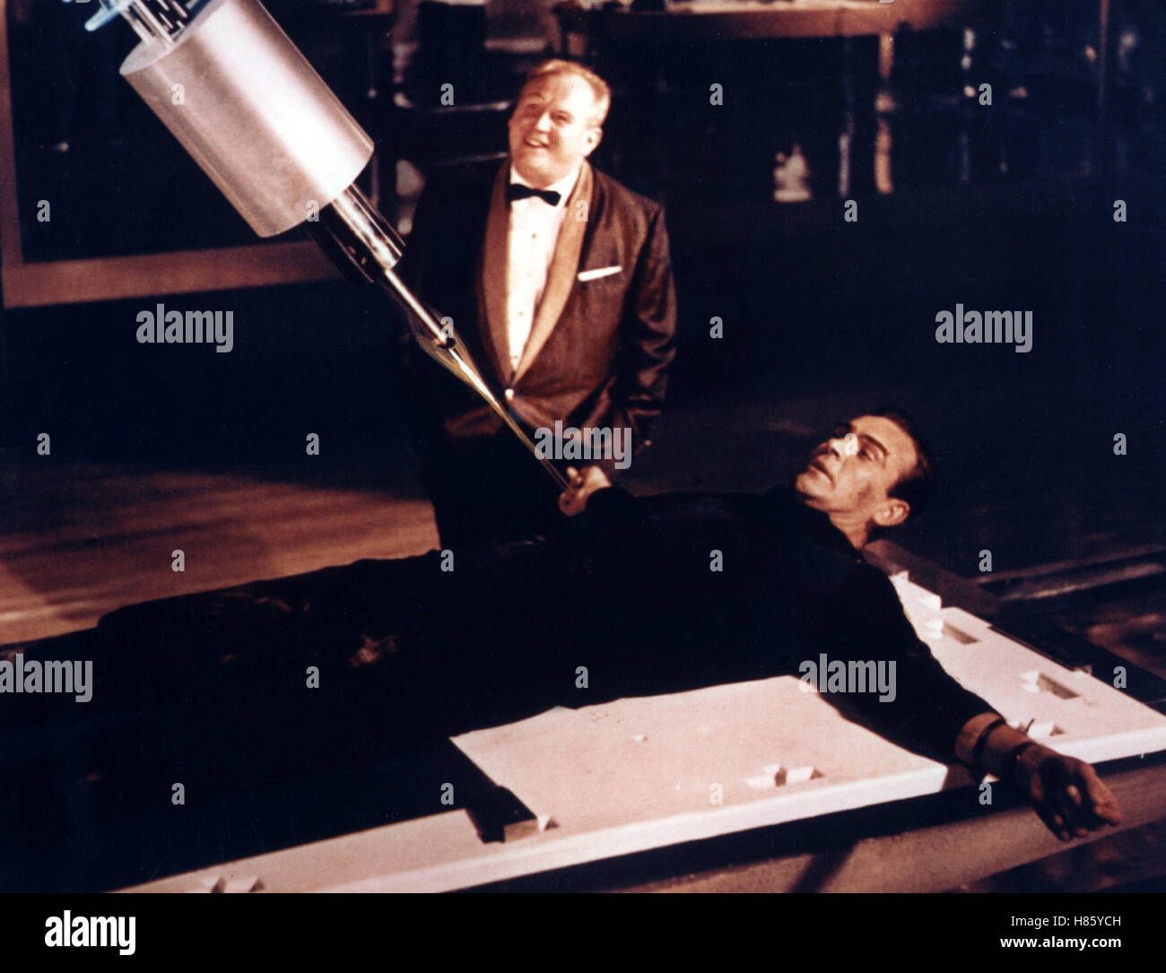 Sean Connery Gert Frobe James Bond Banque d'image et photos - Alamy