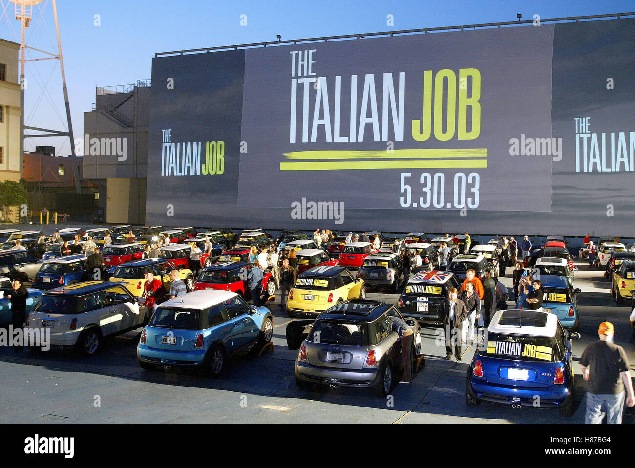 MINI AU CINÉ-DRIVE MINI FILMS EN PREMIÈRE MONDIALE DE LA PARAMOUNT ...