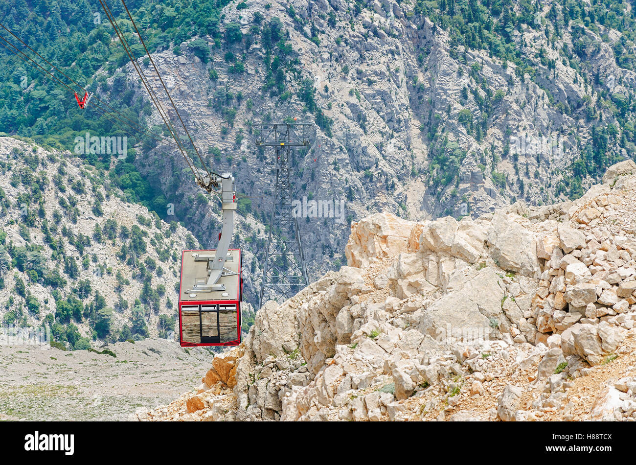 Le téléphérique de cabine au Mont Tahtali (Olympos), Turquie, Kemer ...