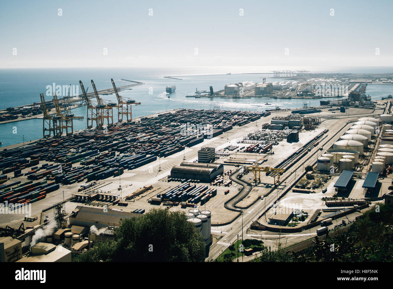 Port industriel barcelone Banque de photographies et d’images à haute ...