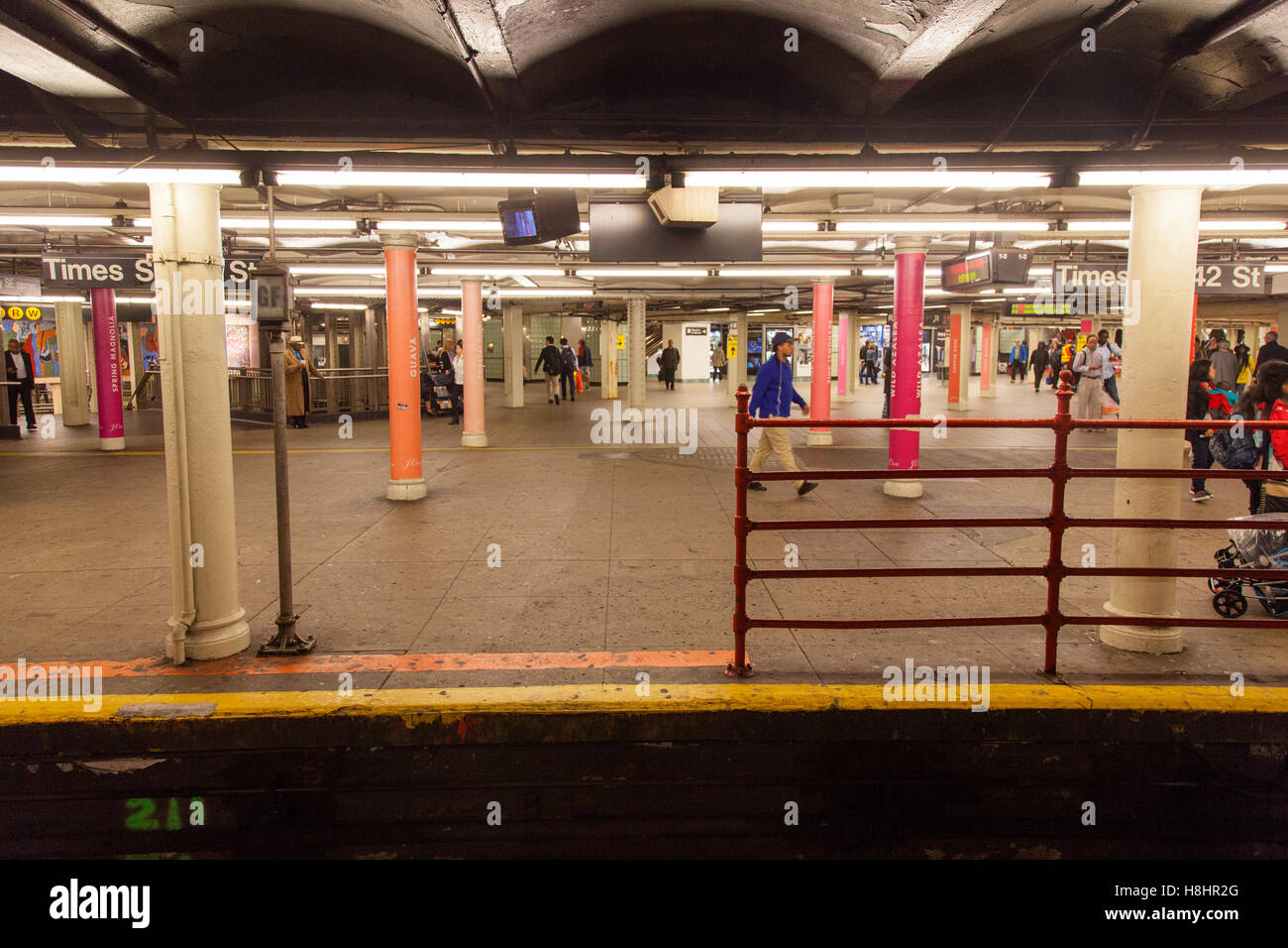 La station de métro de Times Square, New York City, États-Unis d ...