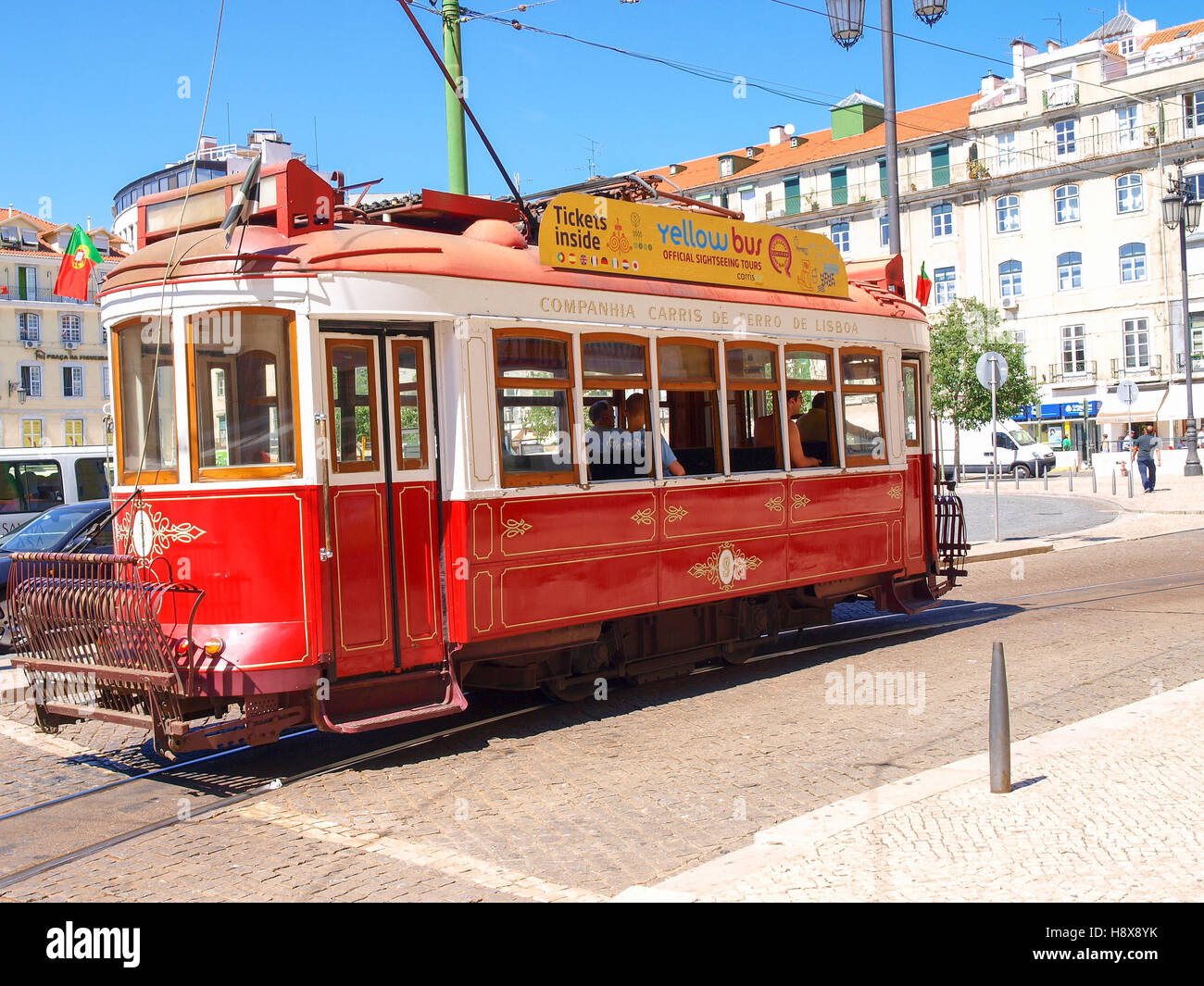 Tramway rouge traditionnel Banque de photographies et d’images à haute ...
