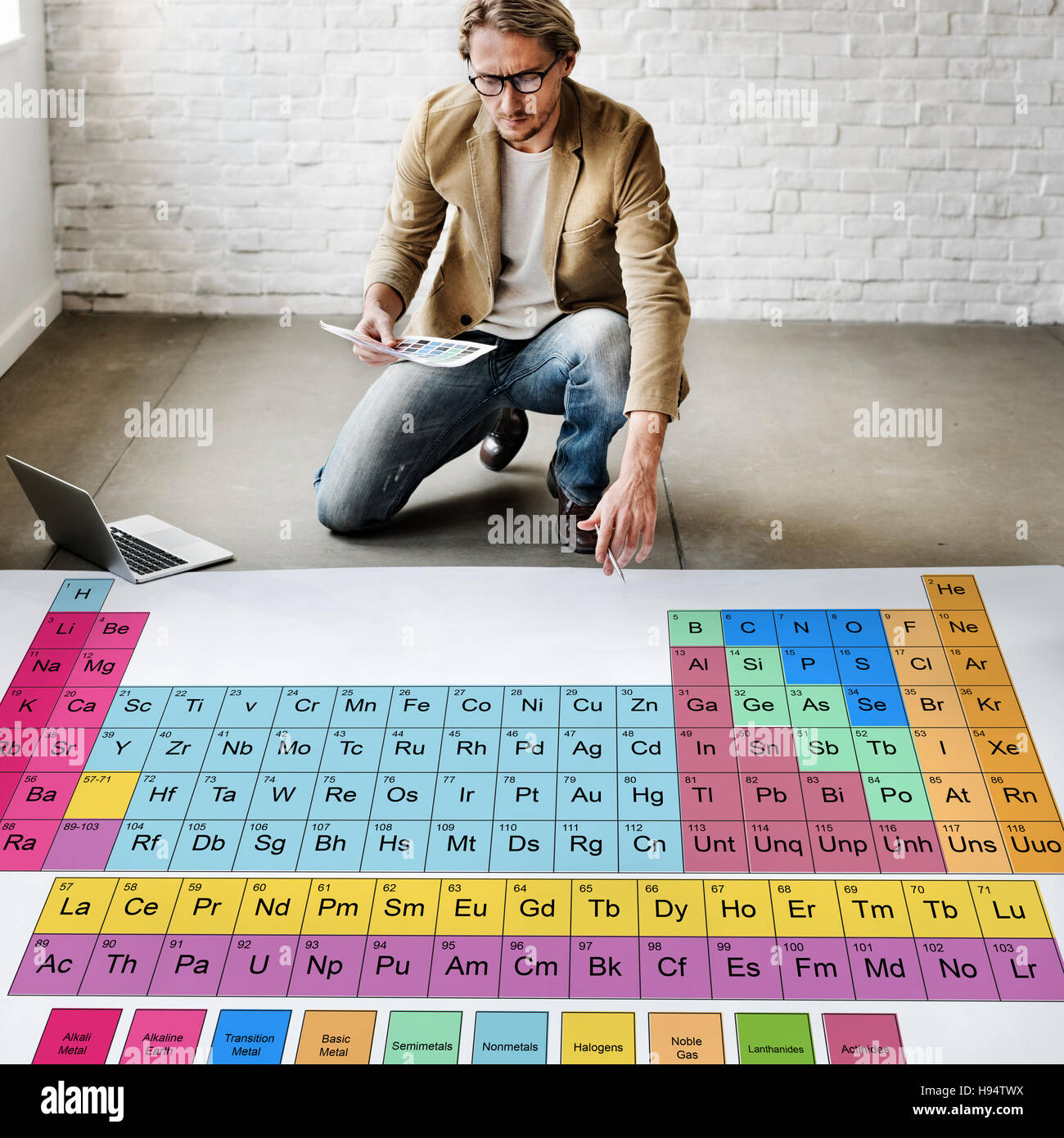 Tableau périodique de Mendeleïev chimie chimique Concept Photo Stock ...