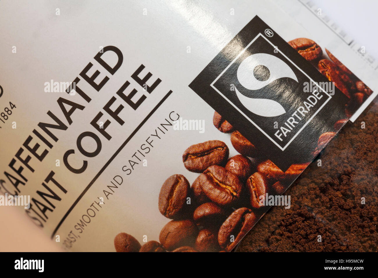 Logo Fairtrade sur Marks Spencer pot de cafe instantane decafeine Commerce equitable Commerce Equitable symbole logo Photo Stock Alamy