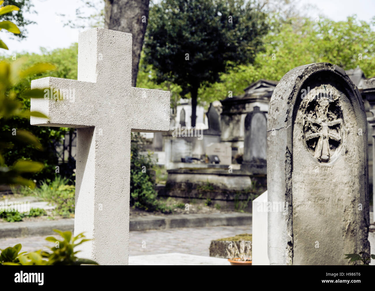 Les pierres tombales du cimetière de style gothique, à la tombée de la traverse Photo Stock - Alamy