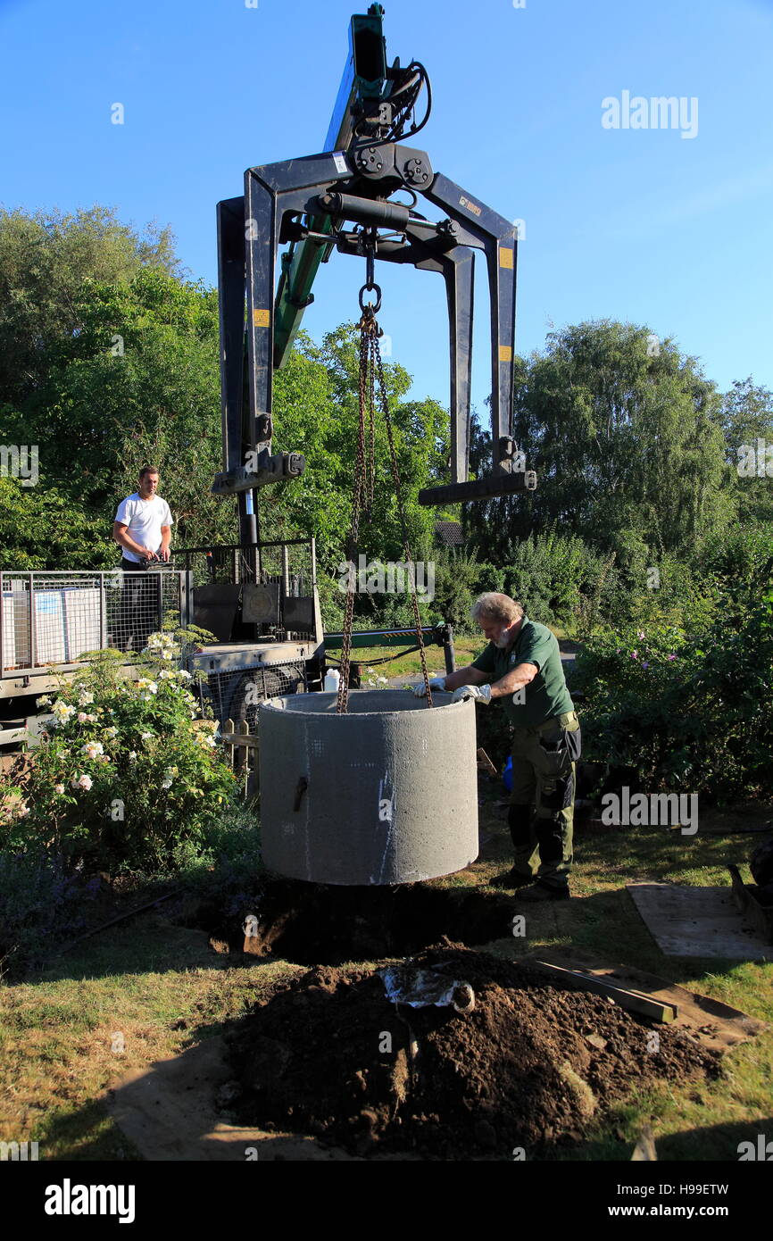 Septic tank installation Banque de photographies et d’images à haute ...