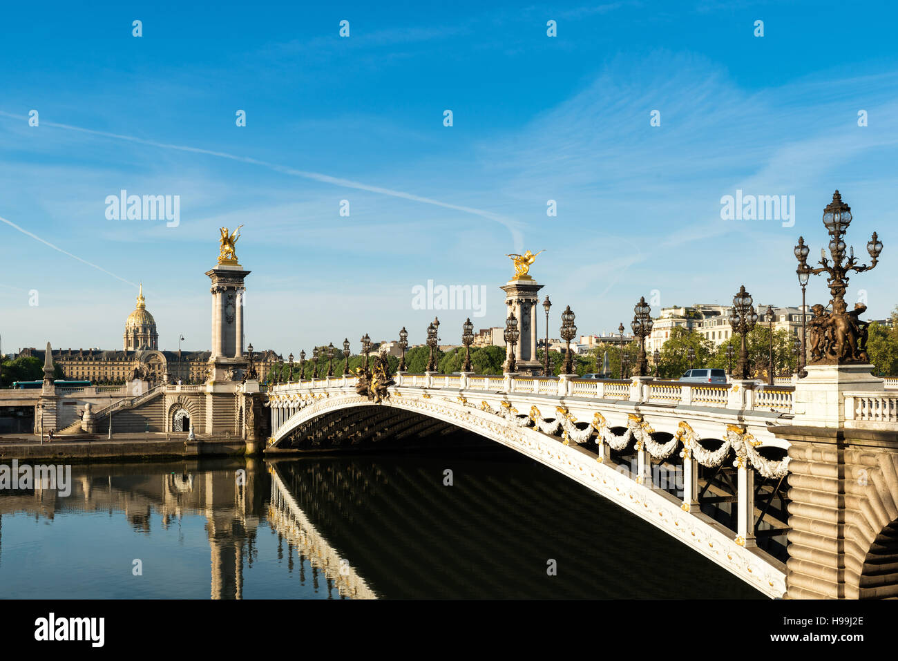 Le pont des invalides Banque de photographies et d’images à haute ...