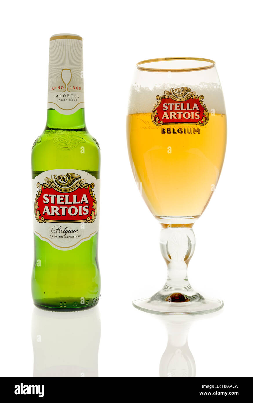 Stella artois logo on beer Banque de photographies et d’images à haute ...