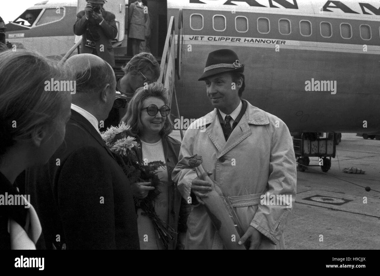 Acteurs et Actrices und der Sänger Peter Alexander und Ehefrau Hilde ...