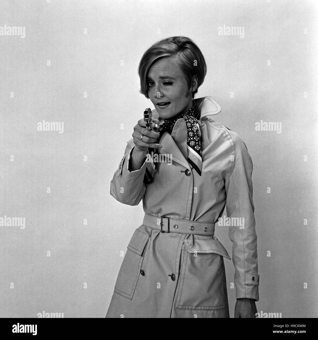 Deutsche Sängerin und als Geheimagentin Schauspielerin Inge Brück ...