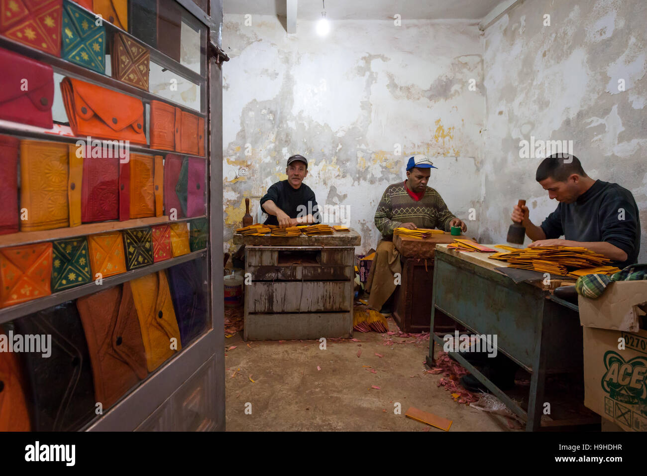 Production de cuir marocain Banque de photographies et d’images à haute ...