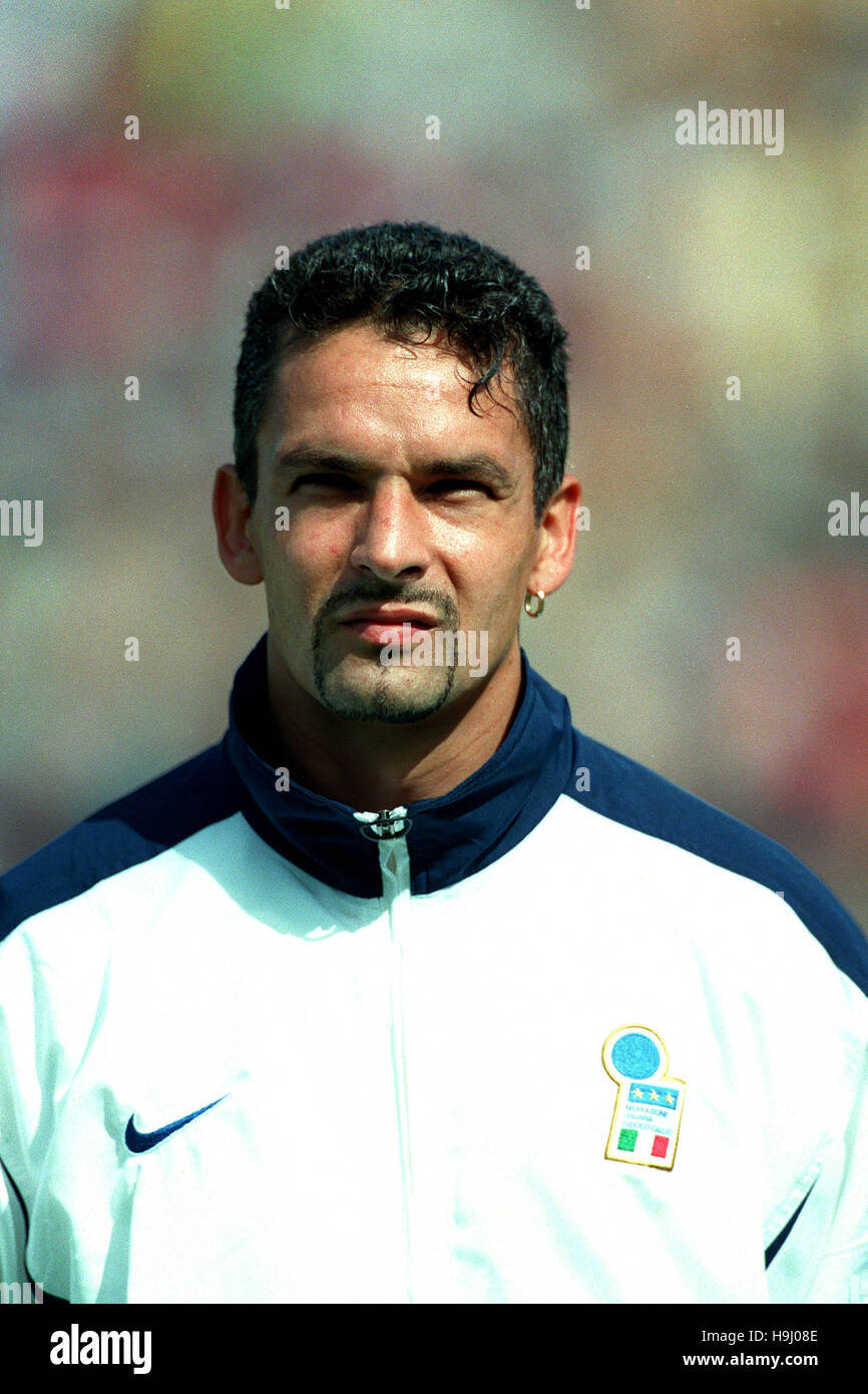 Roberto baggio italy bologna fc Banque de photographies et d’images à ...