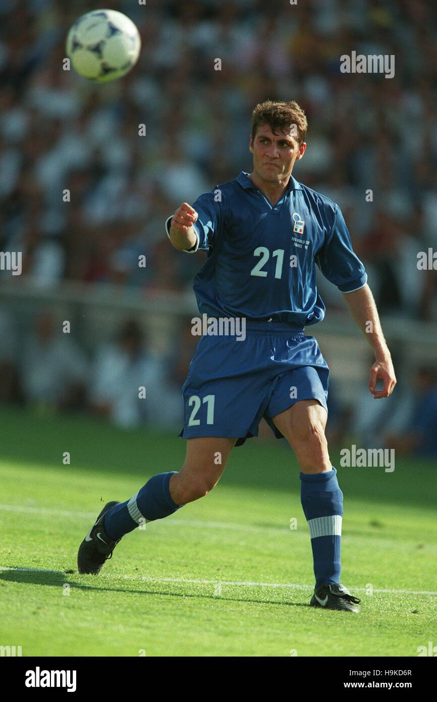 Christian vieri 1998 Banque de photographies et d’images à haute ...