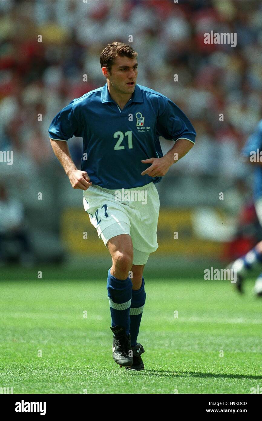 Christian vieri 1998 Banque de photographies et d’images à haute ...