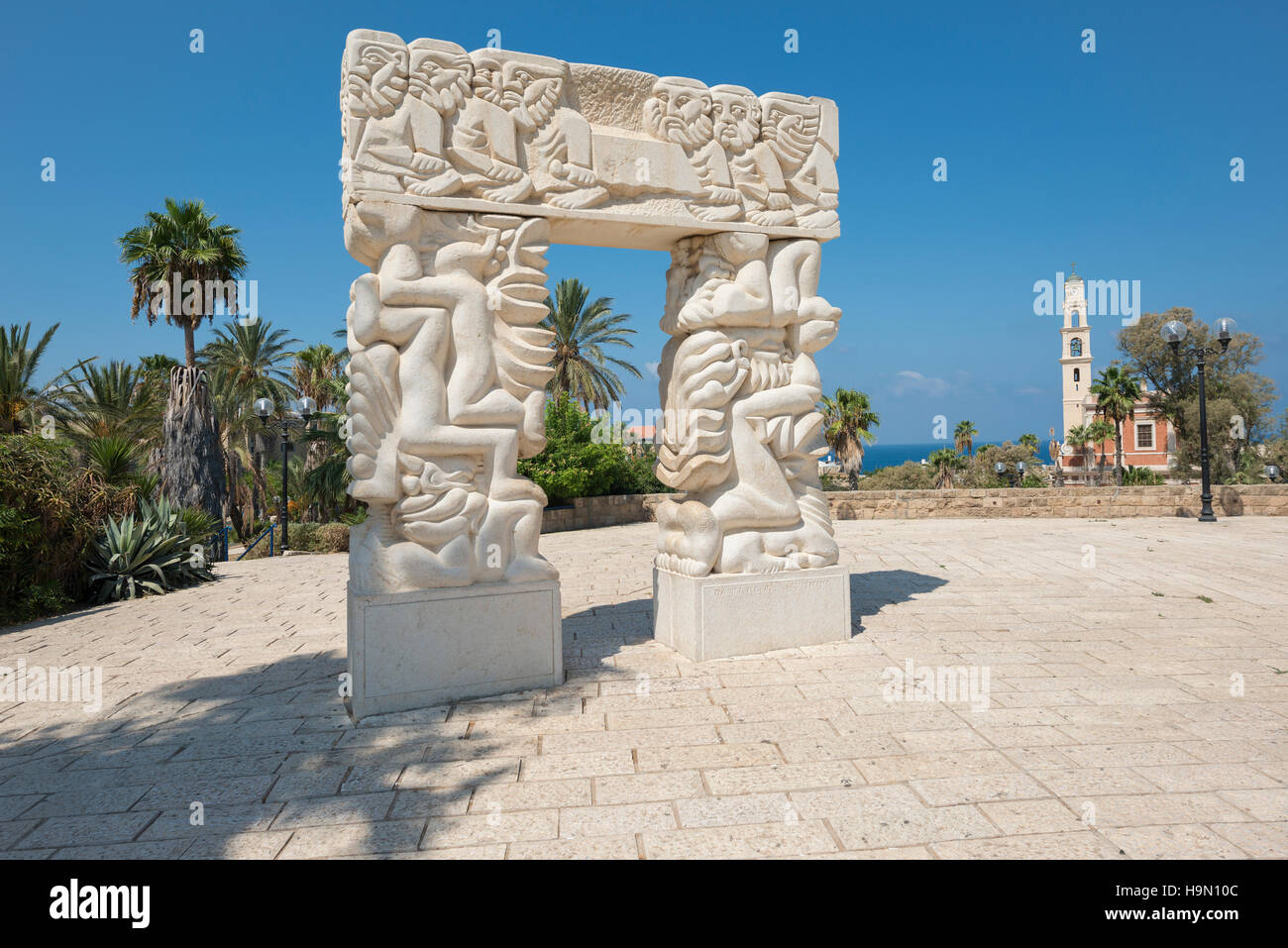 Statue de la foi en une forme d'arche en Abrasha park. Jaffa. Israël ...
