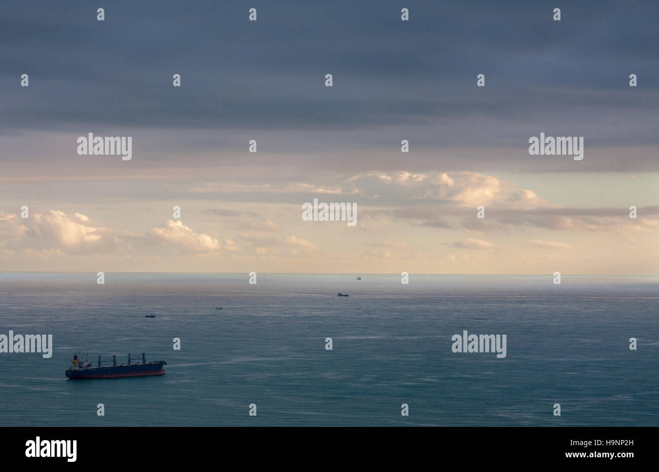 Cargo en mer Banque de photographies et d’images à haute résolution - Alamy