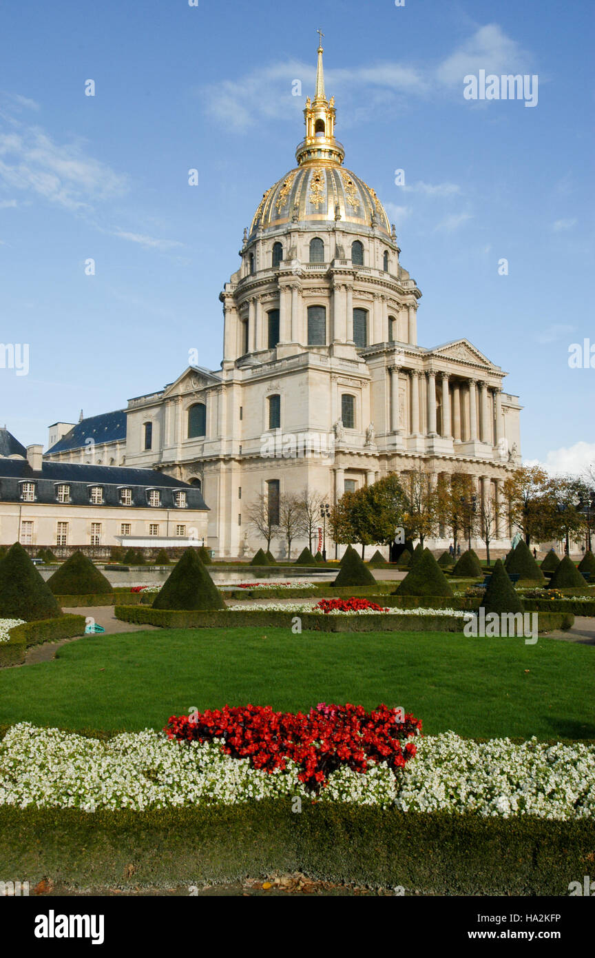 Napoleon statue in invalides Banque de photographies et d’images à ...