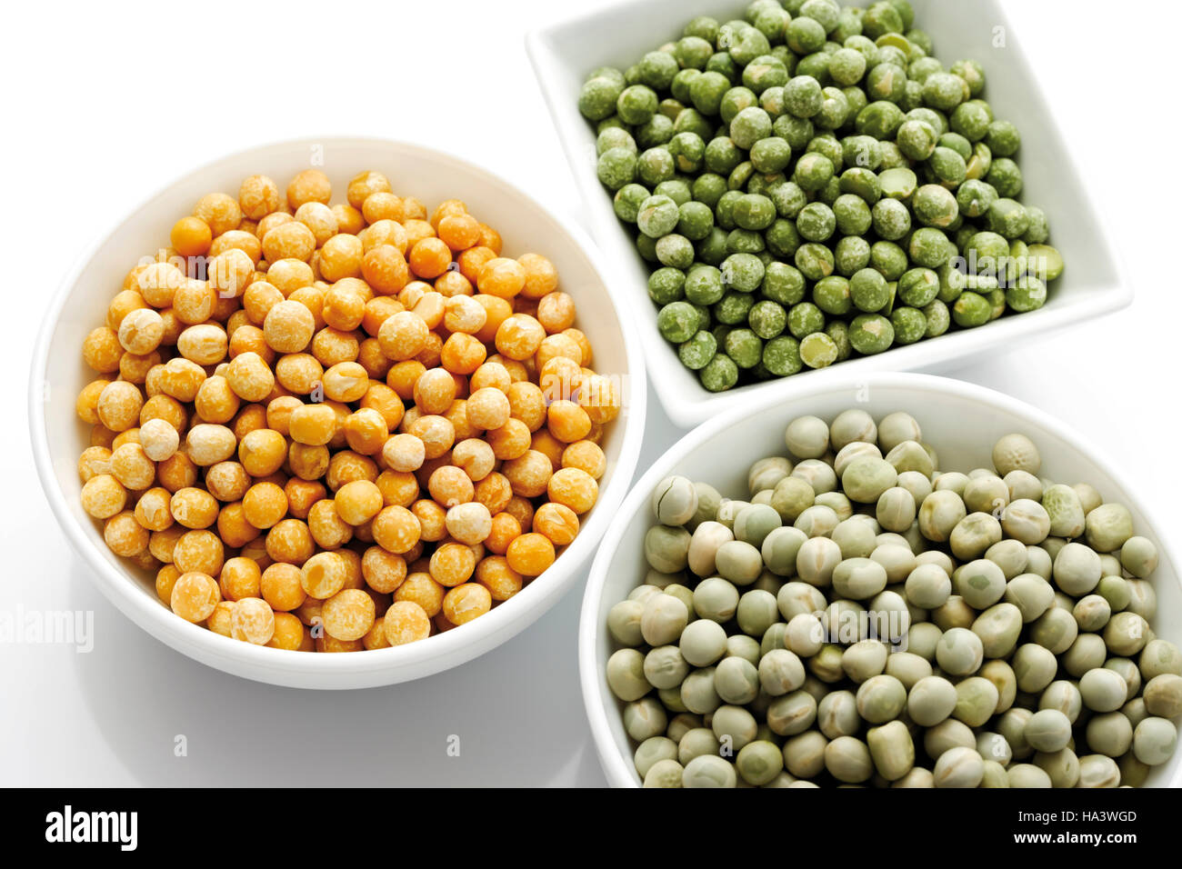 Différents types de pois dans des bols Photo Stock - Alamy