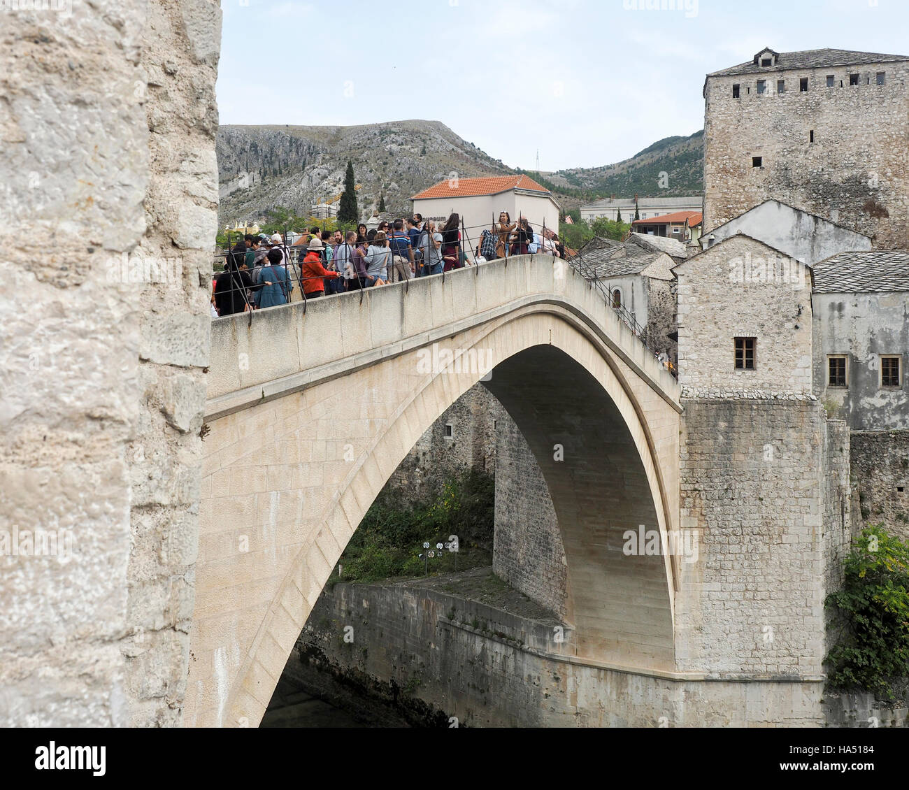 Mostar bridge Banque de photographies et d’images à haute résolution ...
