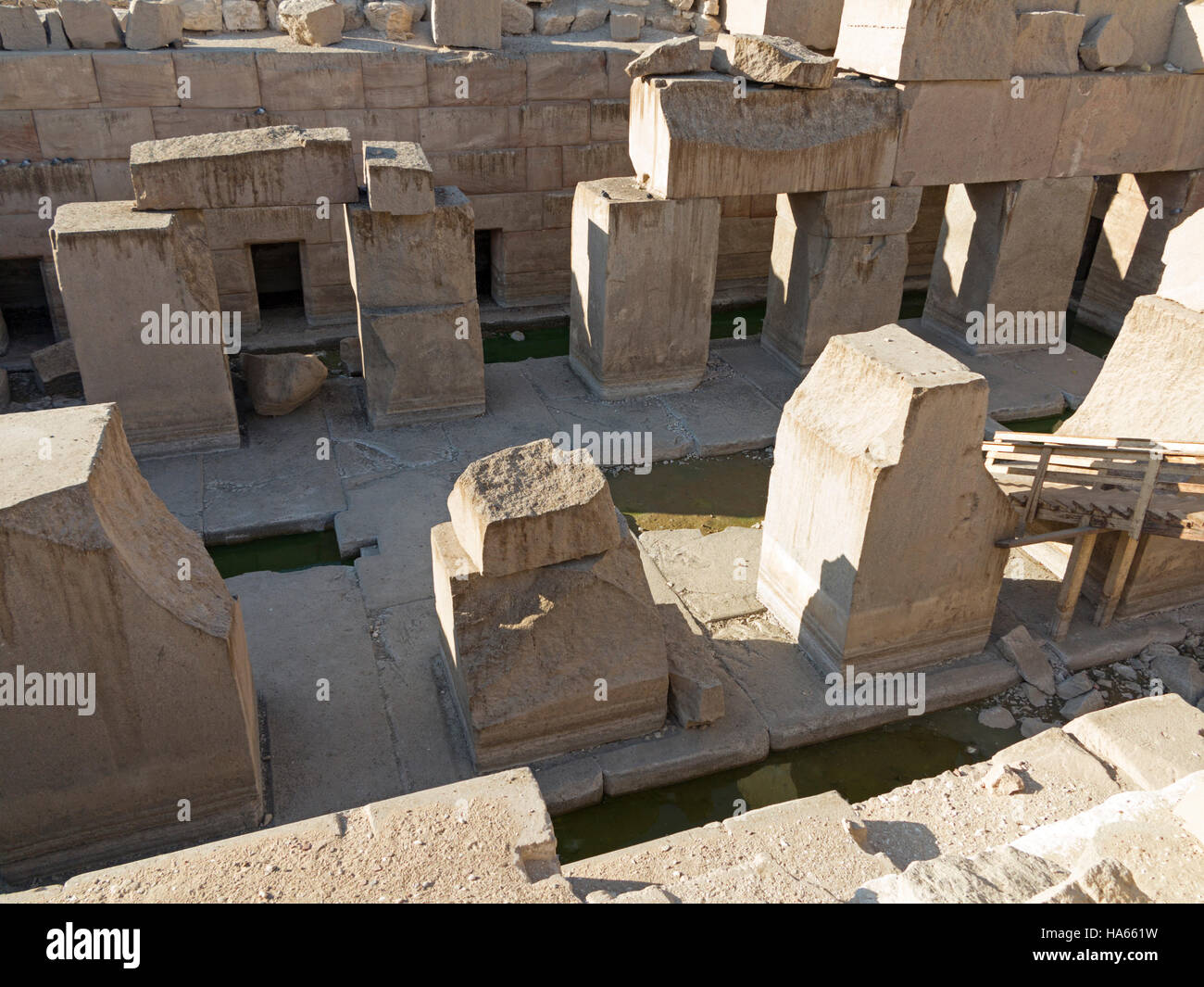L'Osireion au Temple de pharaon Seti I à Abydos, vallée du Nil, l ...