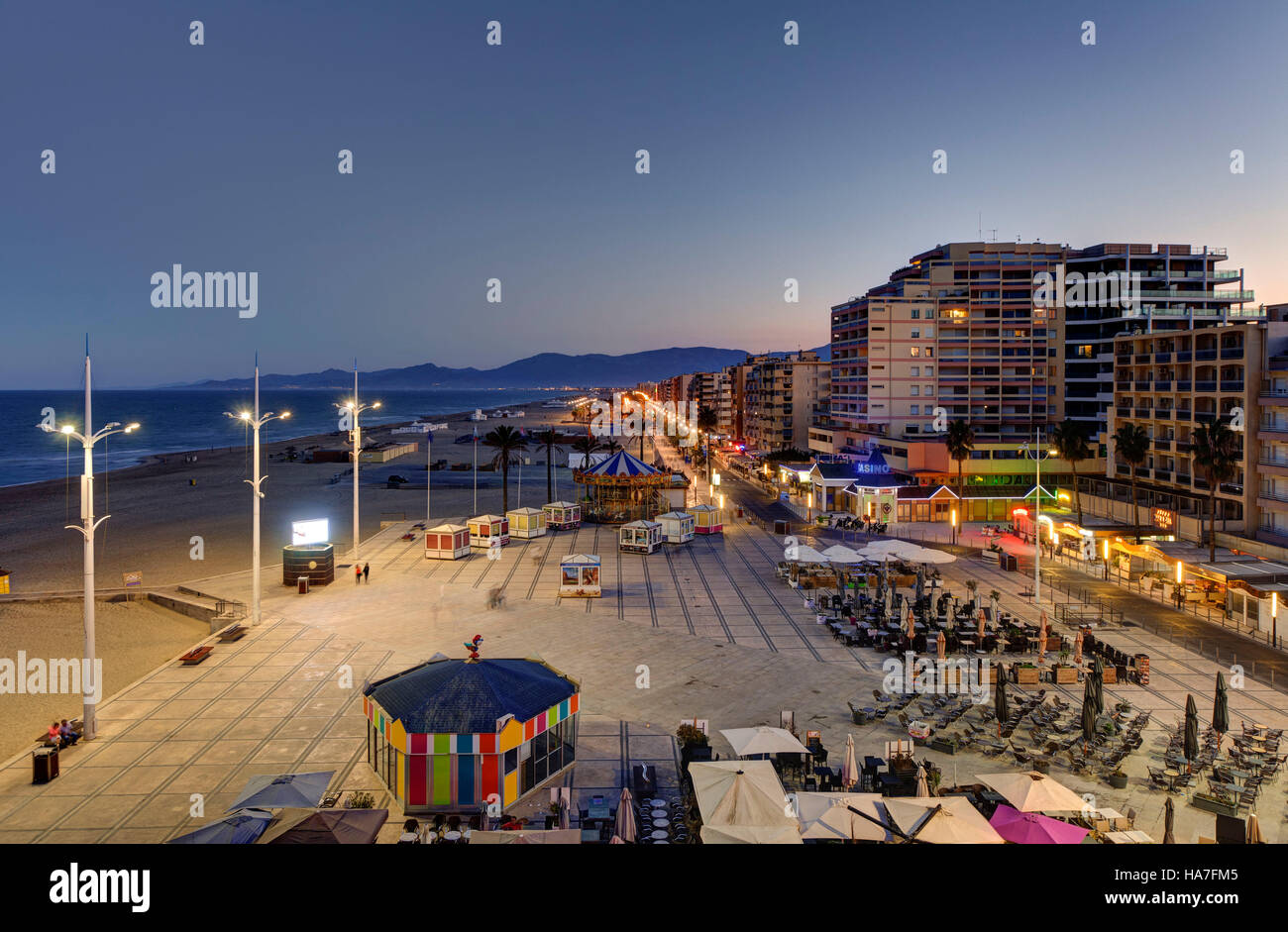 Canet-en-Roussillon (sud de la France) : carré 'place Méditerranée ...