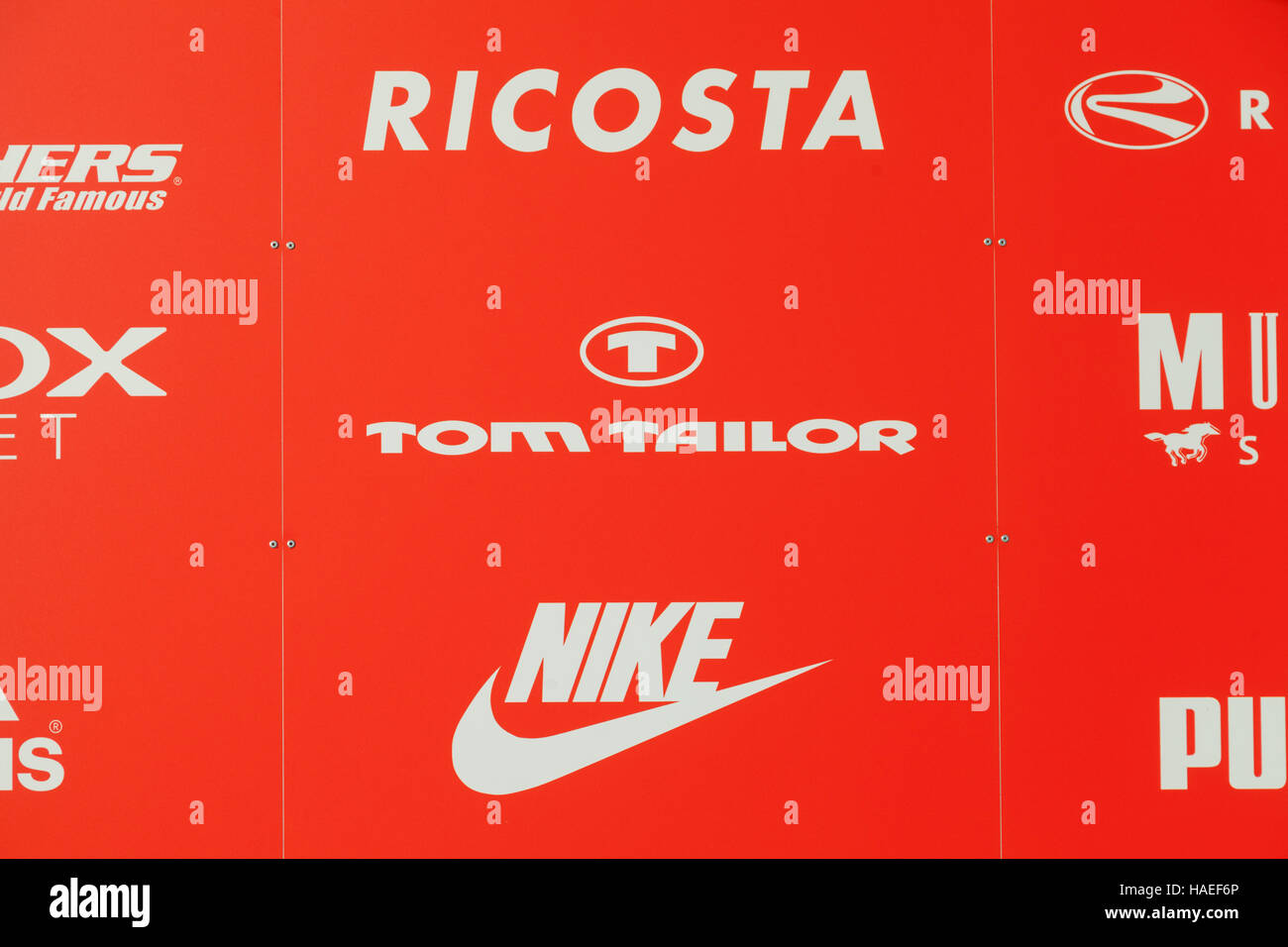 Nike logo sign Banque de photographies et d’images à haute résolution ...