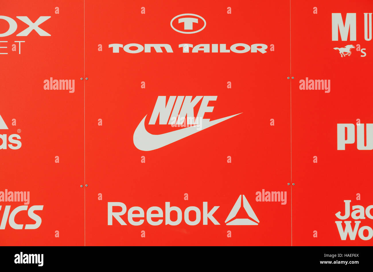 Nike logo sign Banque de photographies et d’images à haute résolution ...
