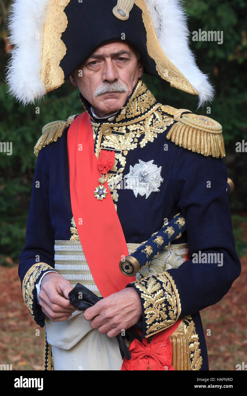 Un Maréchal de l'Empire napoléonien dans les jardins du château de ...