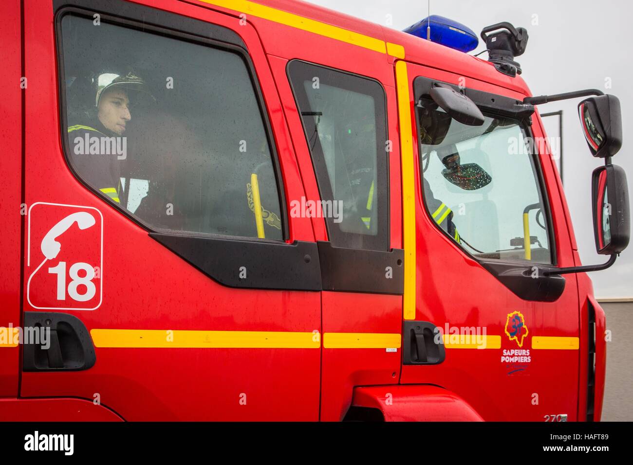 Sapeur pompier 18 logo Banque de photographies et d’images à haute ...