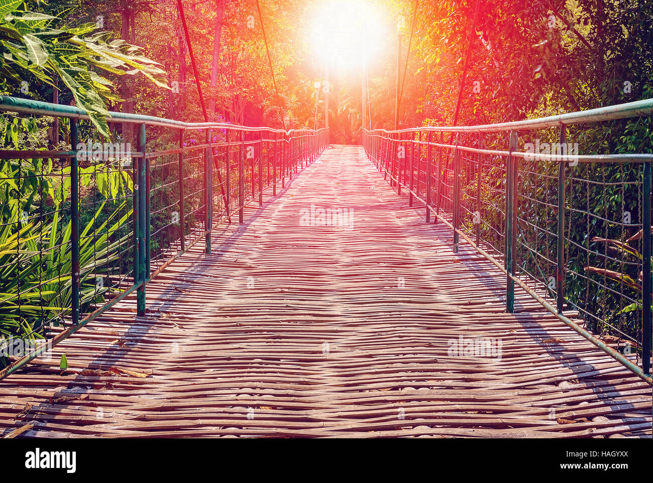 Wooden bamboo suspension bridge Banque de photographies et d’images à ...