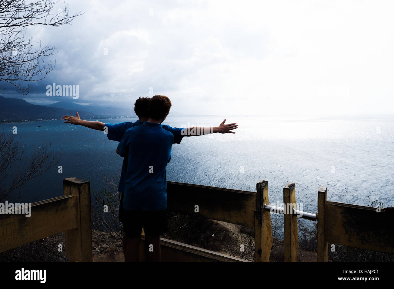 Titanic Hommes à Cristo Rei statue, le Timor oriental Photo Stock - Alamy