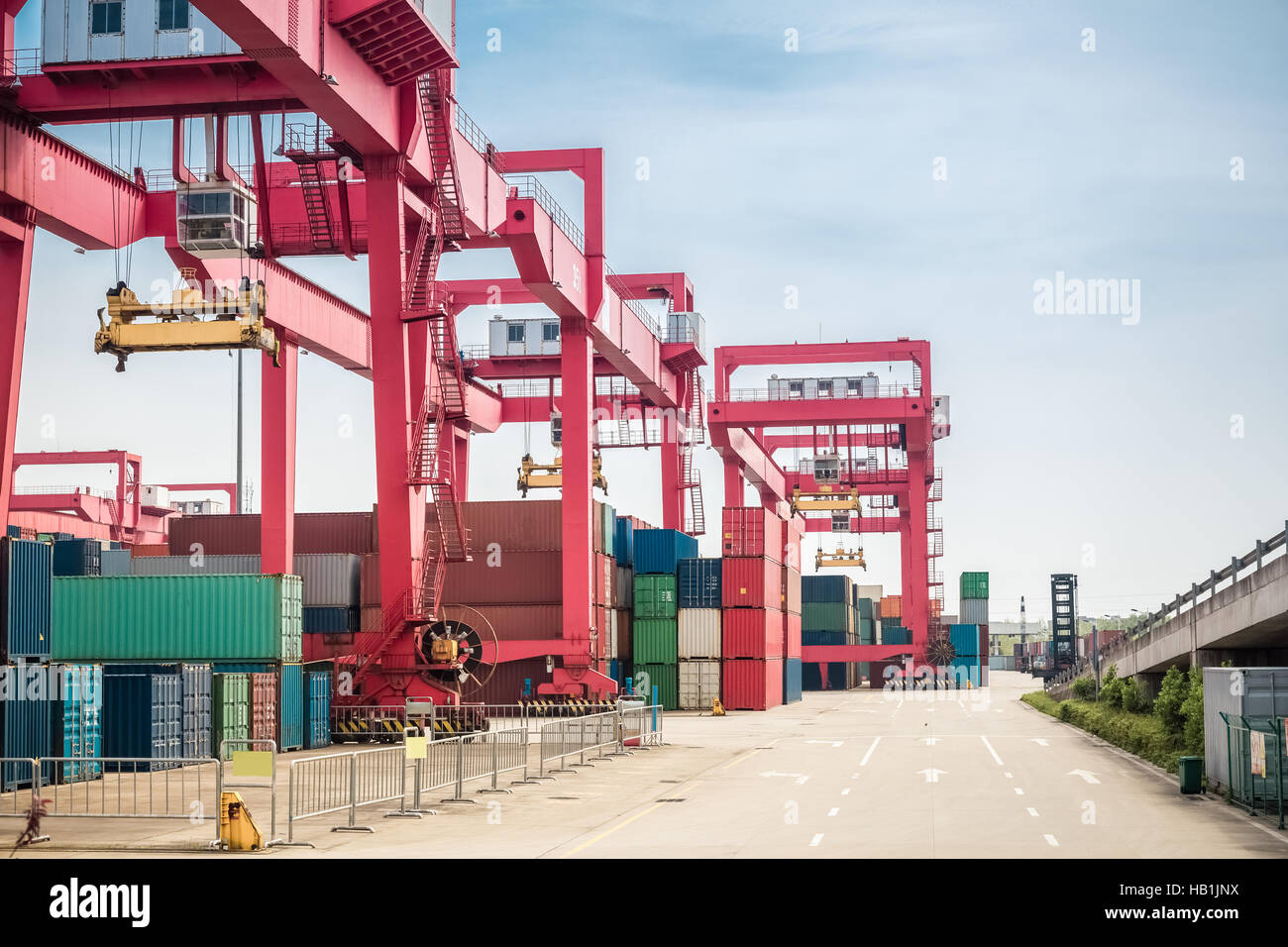Portique de manutention de conteneurs Banque de photographies et d ...