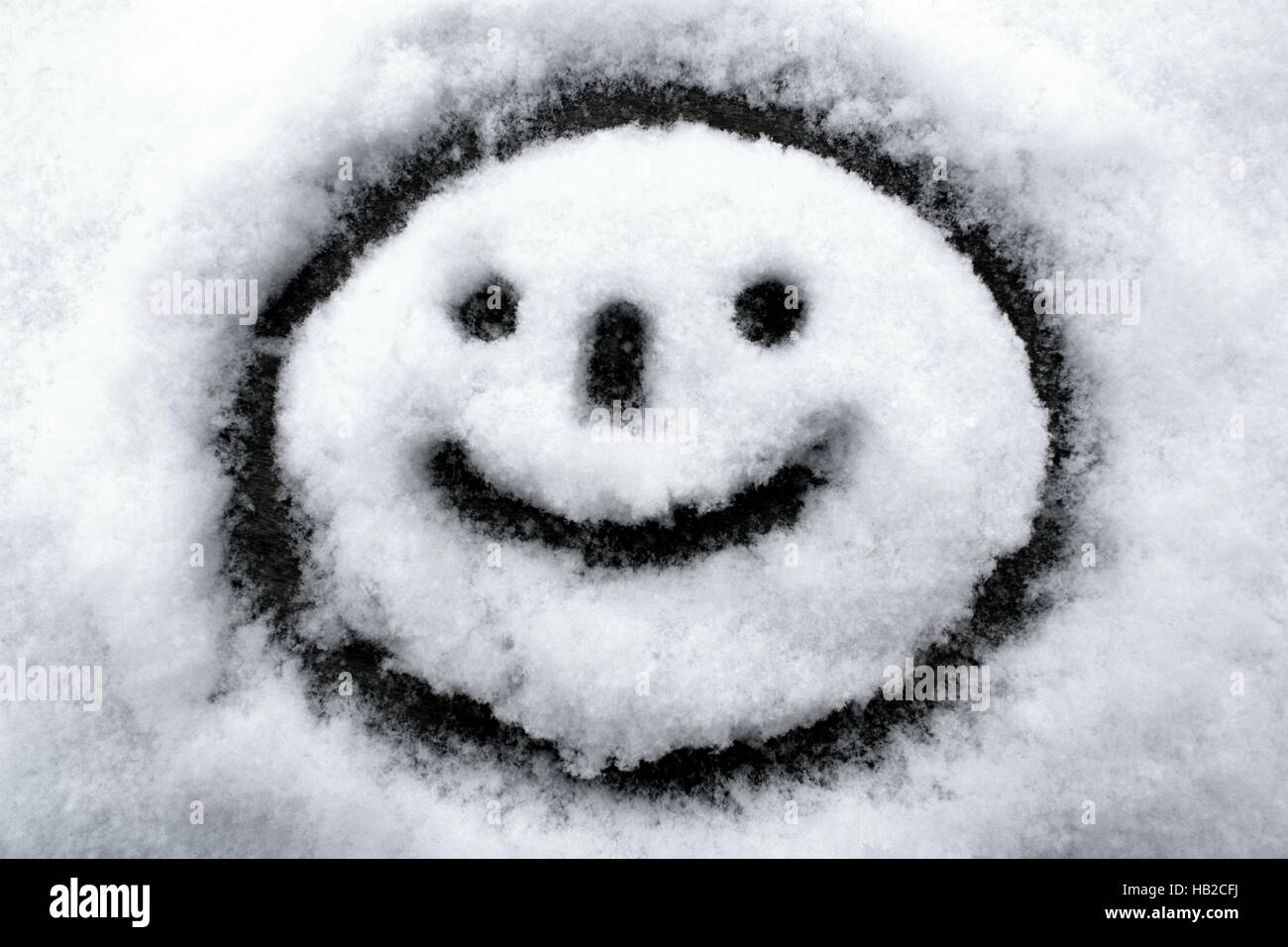 Visage souriant dans la neige Banque de photographies et d’images à ...